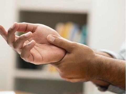 A kéz- és lábzsibbadás kiváltó okai - Gerincterápia - Martonvásár